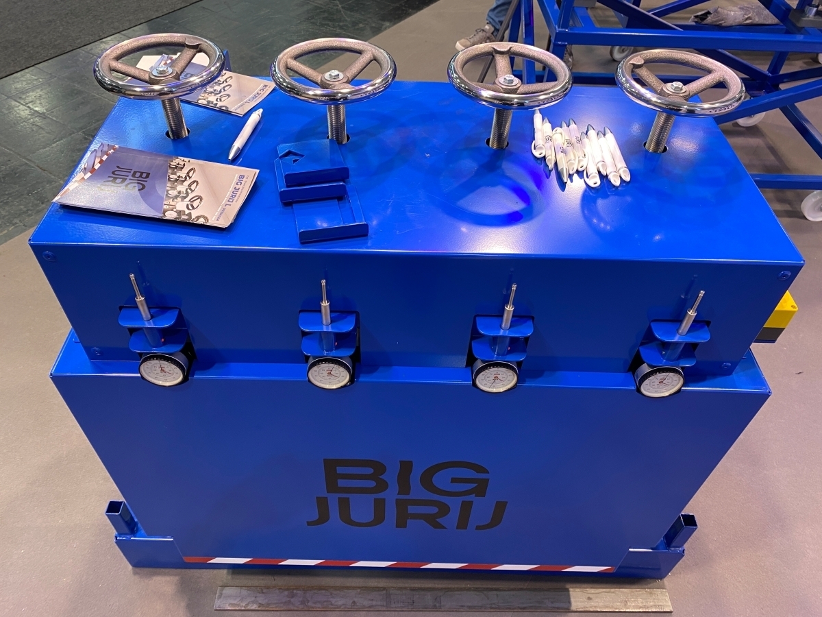 Richtmaschine für alle Geometrien - metallbau – Fachzeitschrift & digitales Magazin