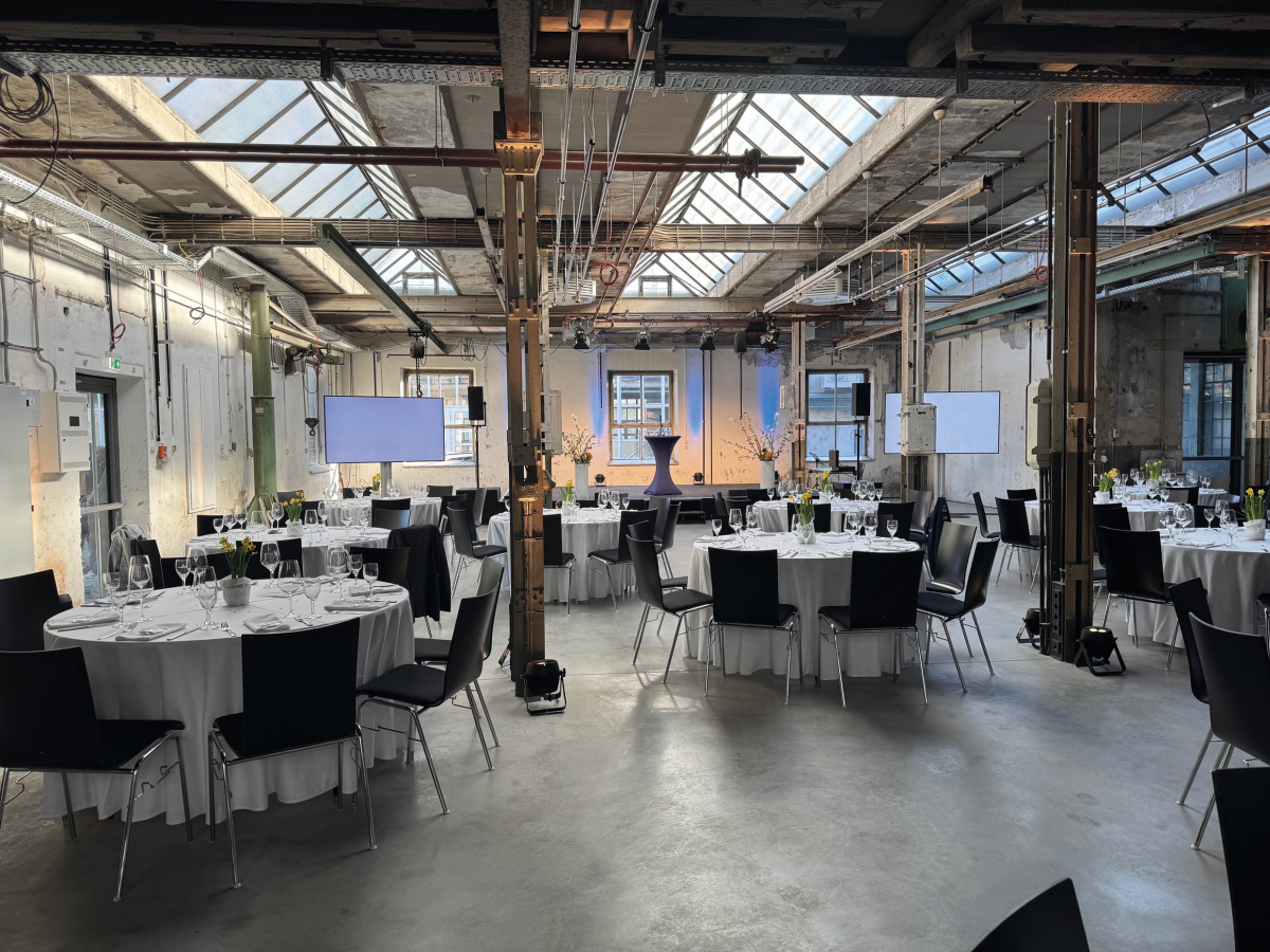 Oberlichter auf denkmalgeschütztes Dach - metallbau – Fachzeitschrift ...