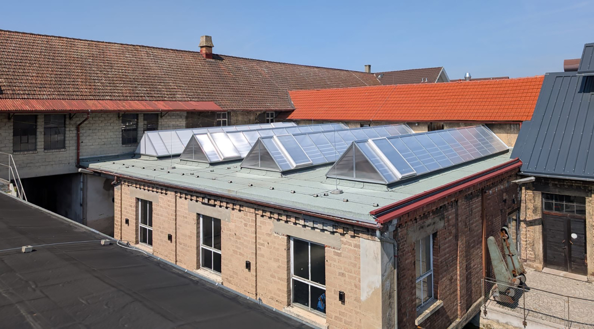 Oberlichter auf denkmalgeschütztes Dach - metallbau – Fachzeitschrift ...